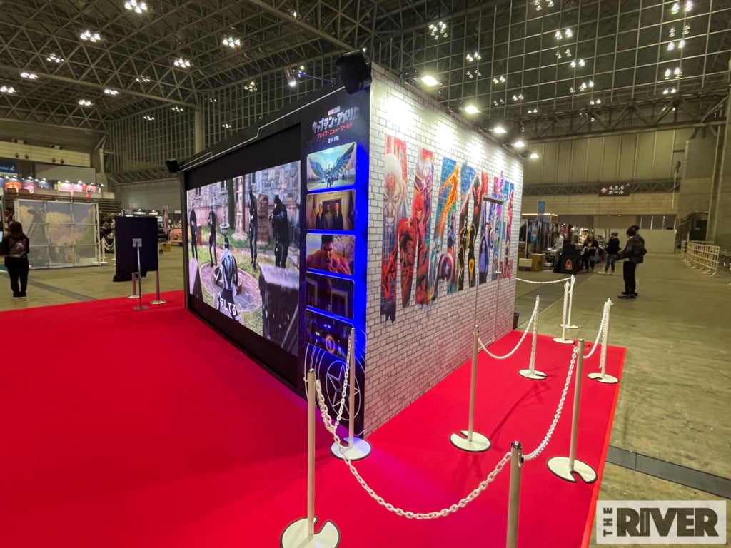 「東京コミコン2024」キャプテン・アメリカのフォトスポット登場 ─ 盾を持ってなりきりキャップ | THE RIVER