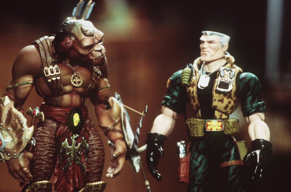 『スモール・ソルジャーズ』の謎に脚本家が27年越し回答 ─ オモチャたちが戦う伝説の映画 | THE RIVER